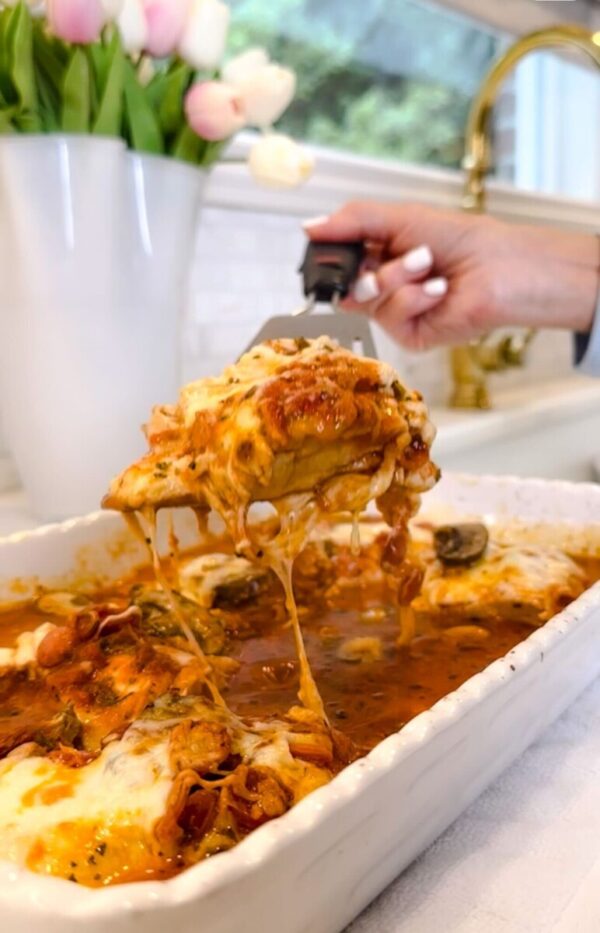 5-Ingredient Mozzarella & Pepperoni Chicken Bake - Family Savvy